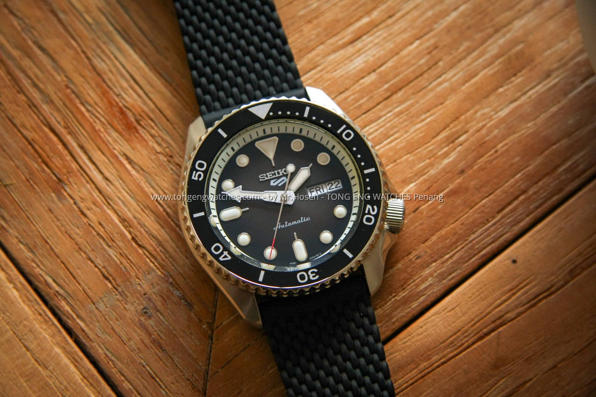 Seiko 5 Sport Superman Greyish-Black SRPD73K2